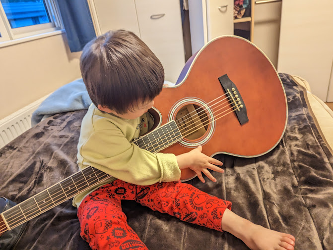 mademuというギターの評判は？アコースティックギターを買ってみた感想 | ずぼら主婦の日常